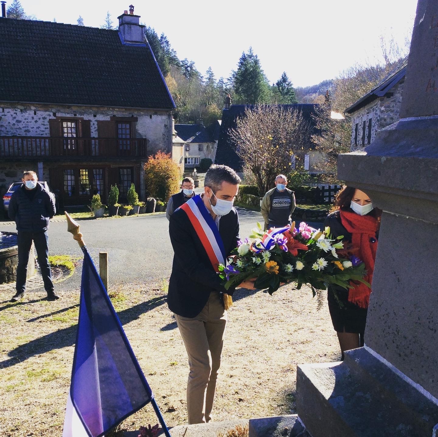 Services - 11 novembre - Mairie de Saint-Amandin | illiwap®